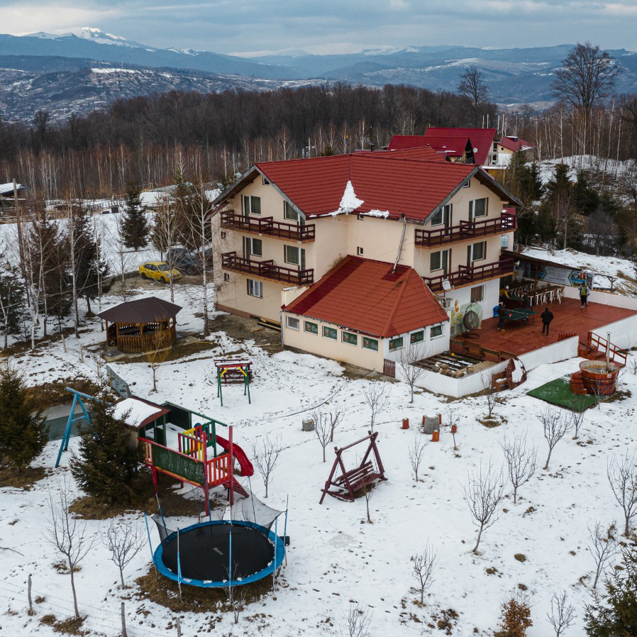 Pensiunea Runcu Stone locul ideal de la poalele munților Bucegi - MAGIA ...